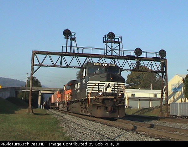 NS 9131 w/BNSF power